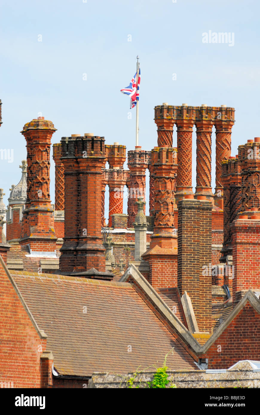 Tudor chimneys hi-res stock photography and images - Alamy