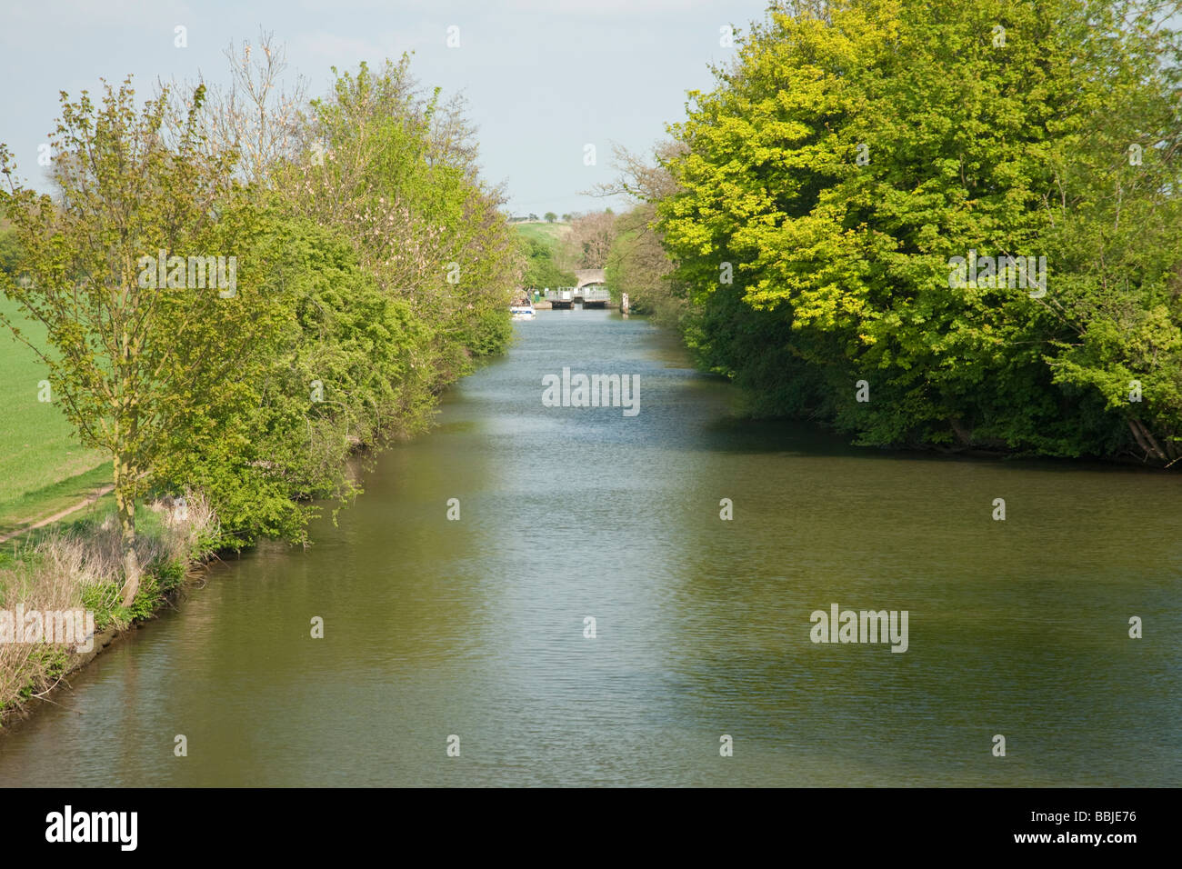 Looking towards Culham Lock on the River Thames from a footbridge ...