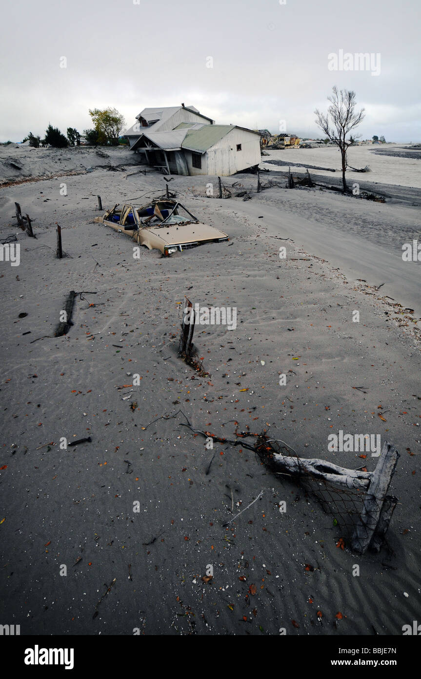 House After Volcanic Eruption Stock Photos & House After Volcanic ...