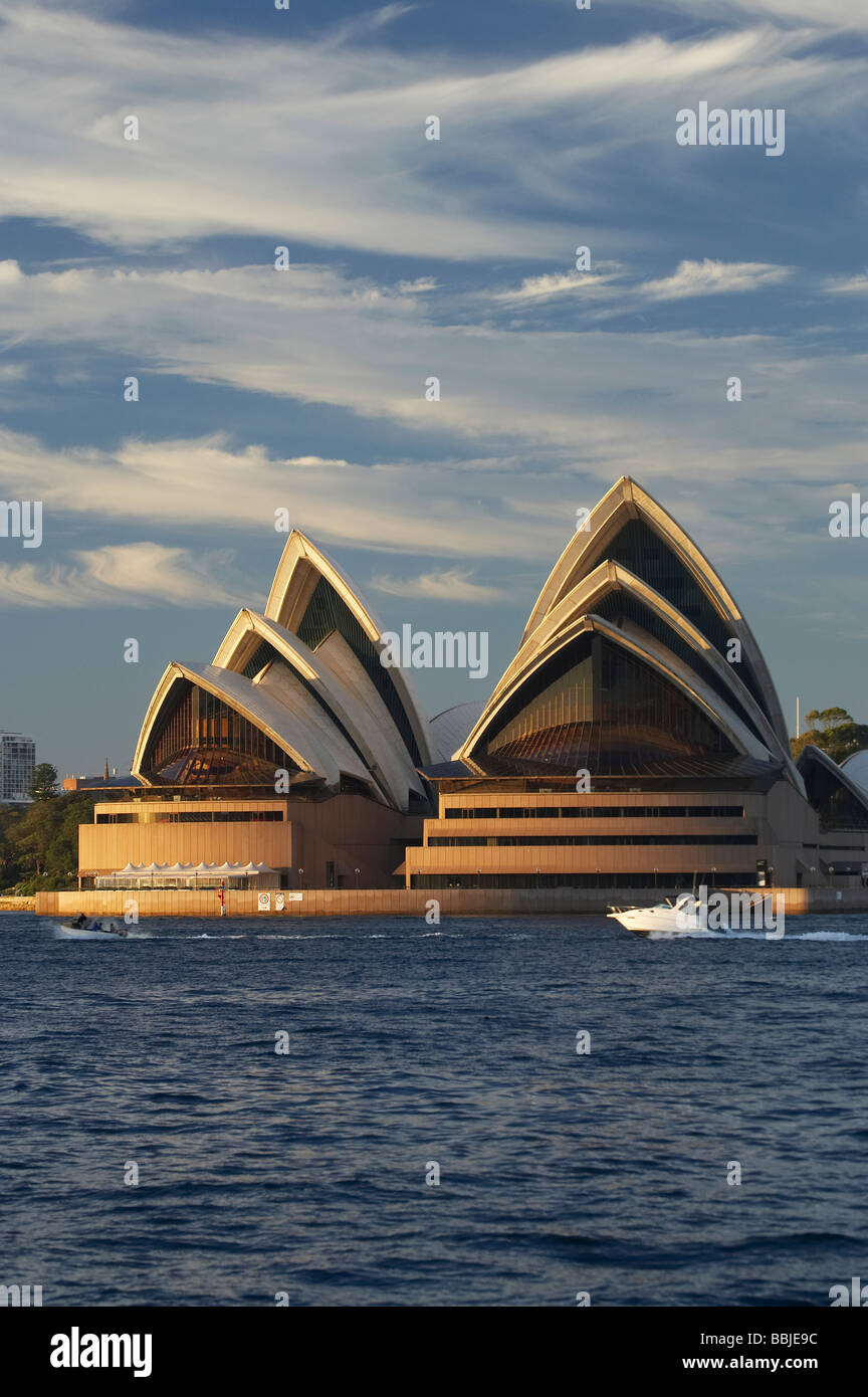 Sydney harbour opera house boat hi-res stock photography and images - Alamy