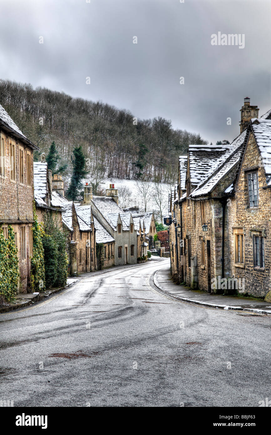 Winter snow scene of the picturesque village of Castle Combe, Cotswolds ...