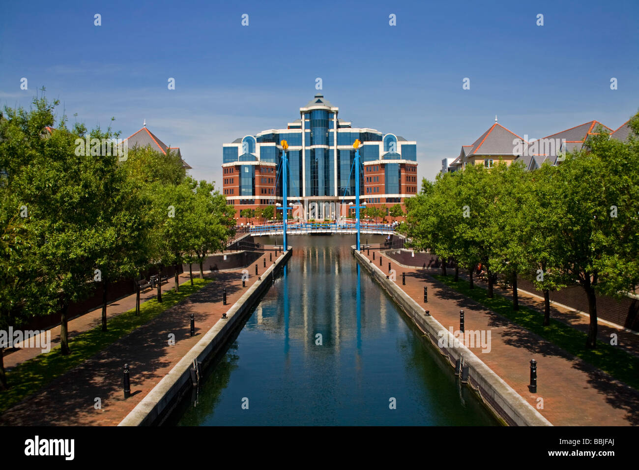 Victoria harbour building hi-res stock photography and images - Alamy