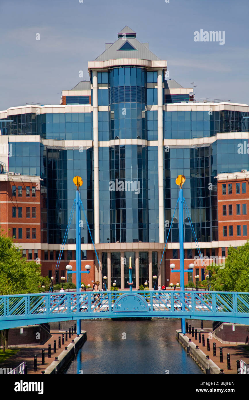 Victoria harbour building hi-res stock photography and images - Alamy