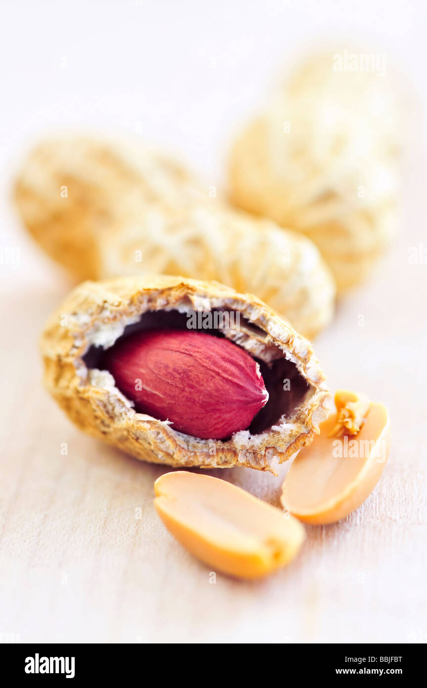 Closeup of peanuts with and without shells Stock Photo - Alamy