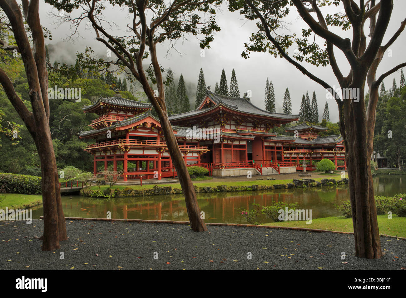Replica of Japanese temple Byodo In Valley of the Temples Oahu Hawaii ...