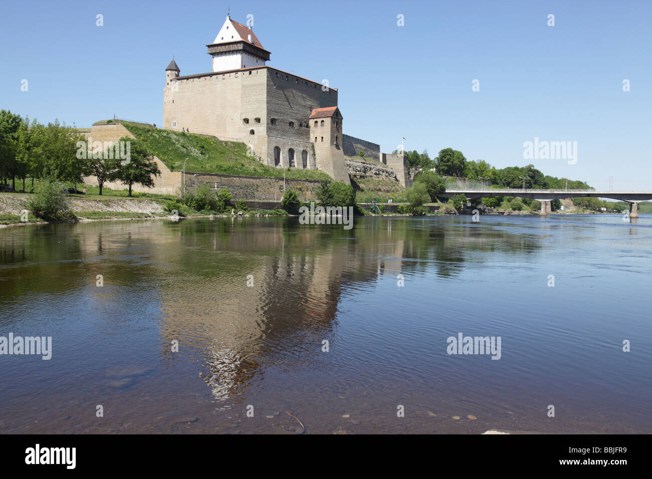 Narva border river and fortress Hermannsfeste in the city of Narva ...