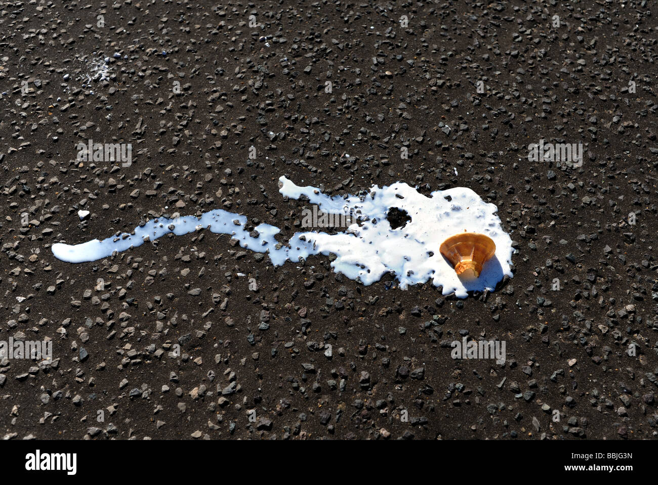Melting tarmac hi-res stock photography and images - Alamy