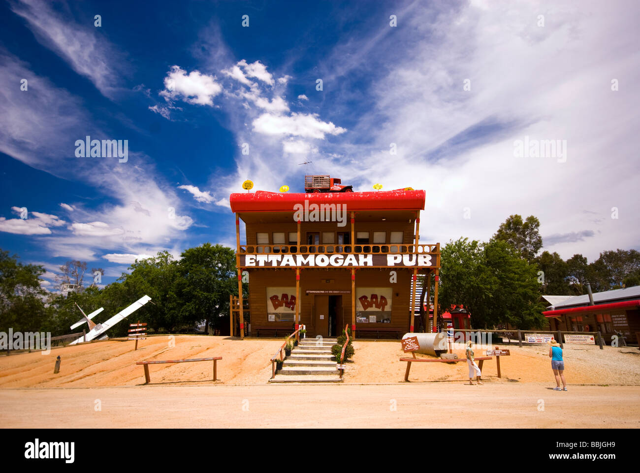 Cartoon pub hi-res stock photography and images - Alamy