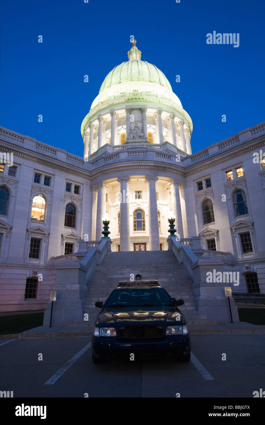 Police car with the capitol hi-res stock photography and images - Alamy