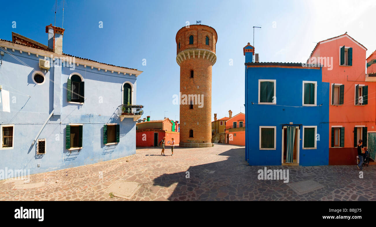 Panoramic view of the city with colorfully painted houses of Burano ...