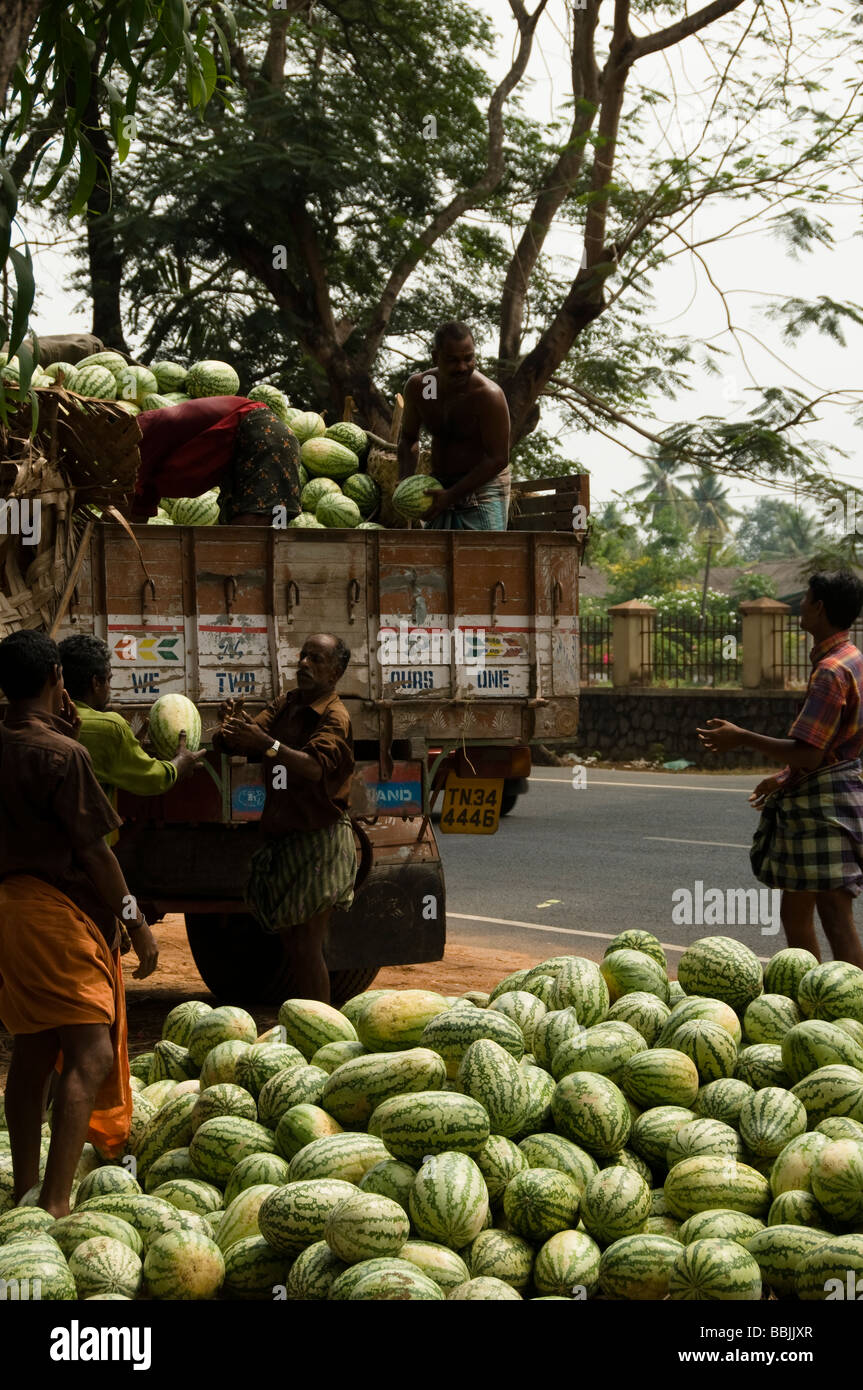Kerala trades hi-res stock photography and images - Alamy