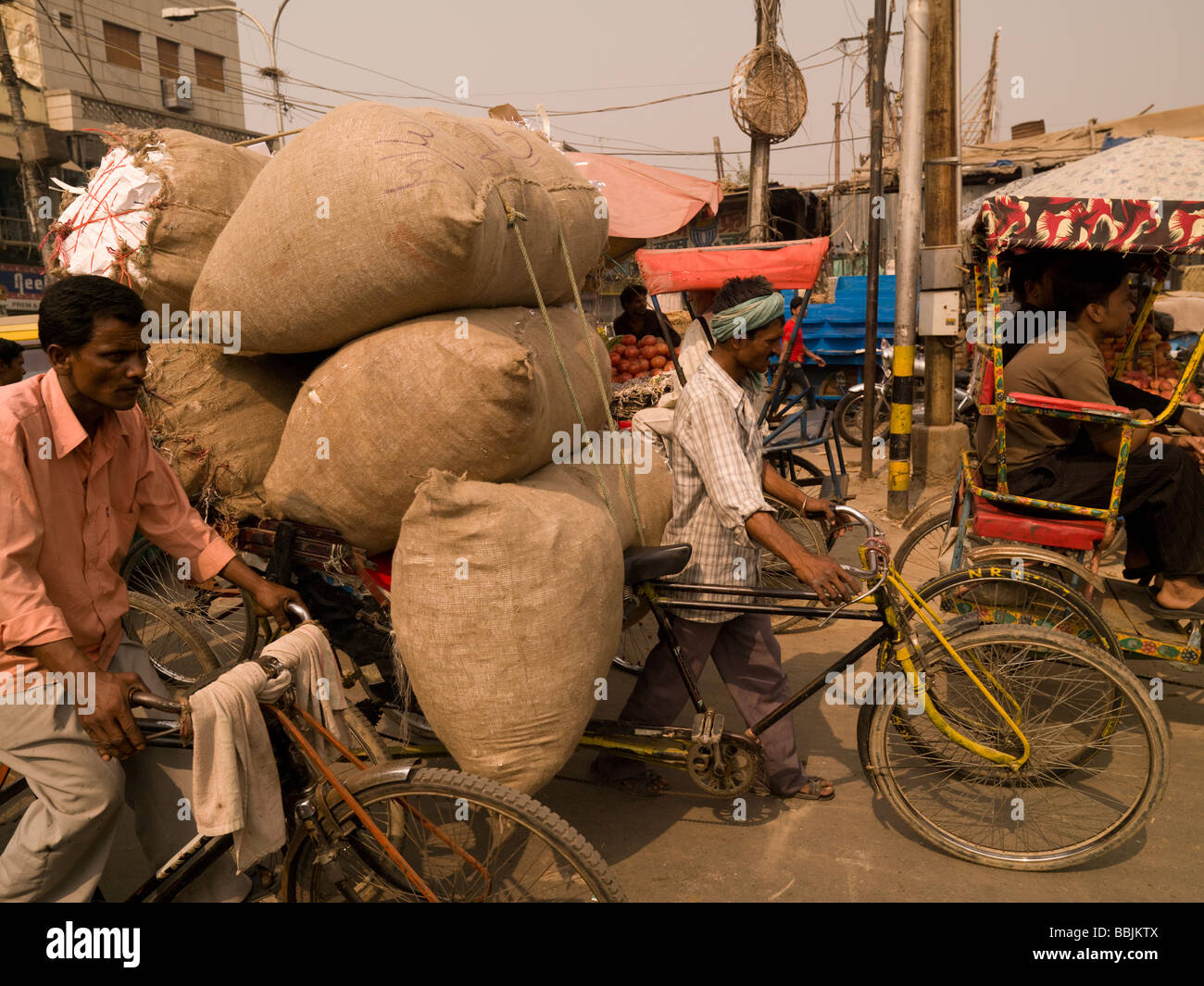 Secured load hi-res stock photography and images - Alamy