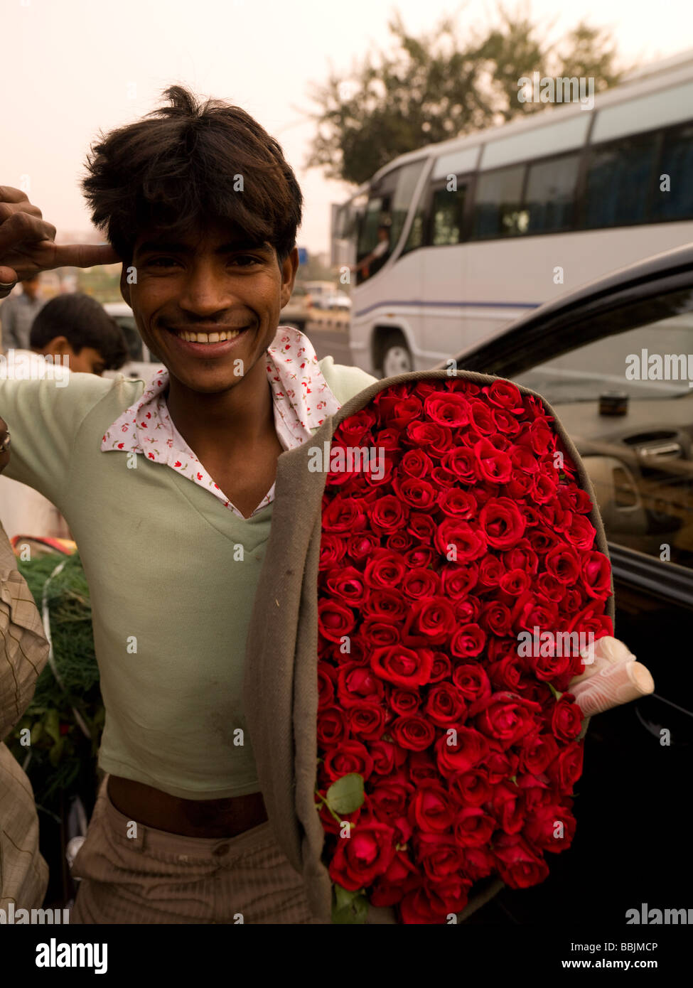 Man in India holding a bunch of roses Stock Photo - Alamy