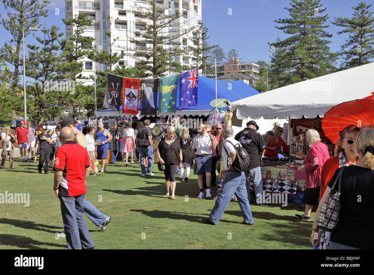 Crowds touring beachside fair with hot rod theme Stock Photo - Alamy