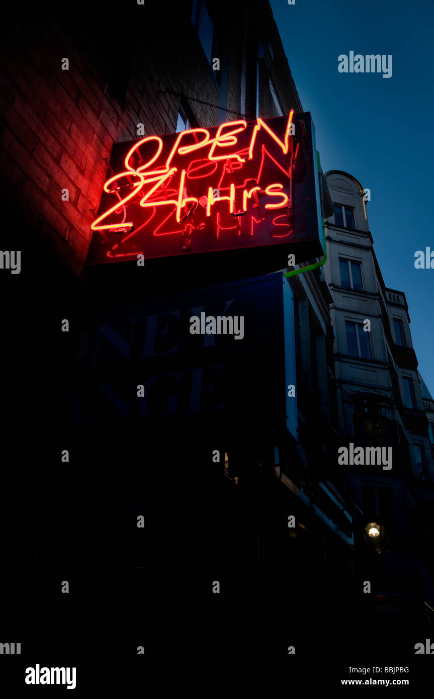 Open sign london hi-res stock photography and images - Alamy