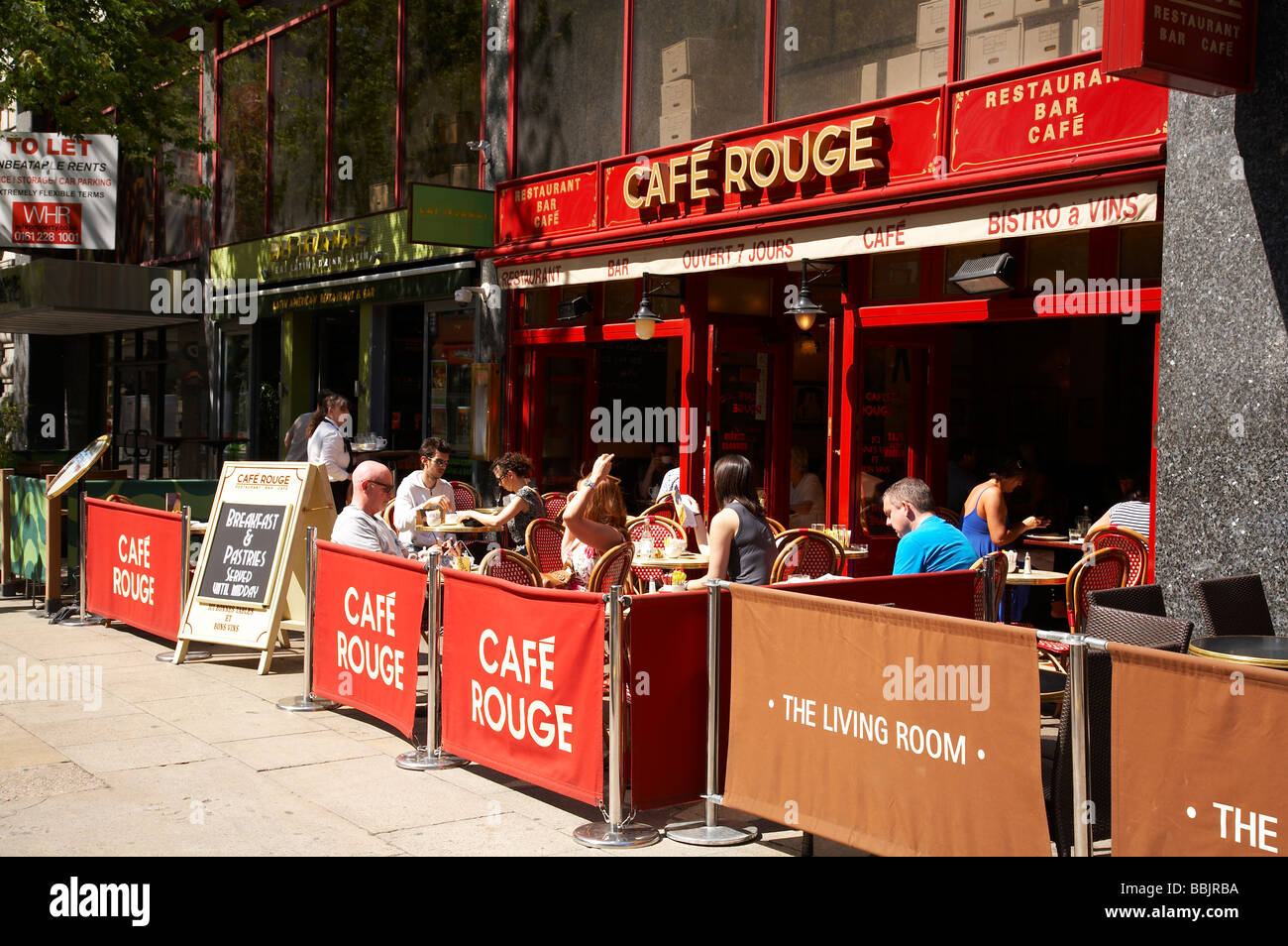 Pavement cafe in Manchester UK Stock Photo - Alamy