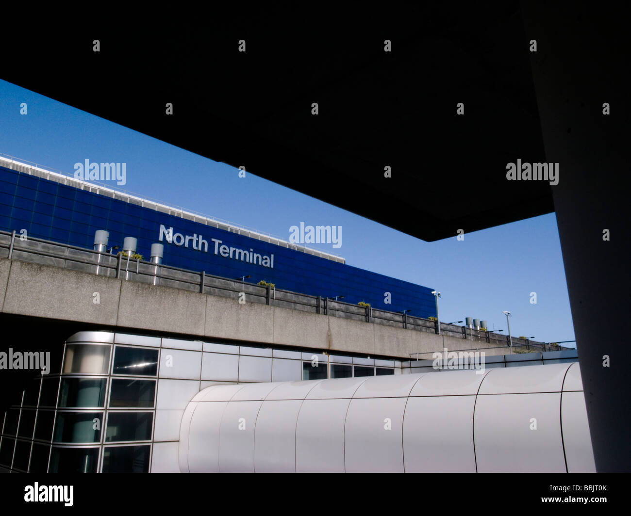 Gatwick airport terminal view hi-res stock photography and images - Alamy
