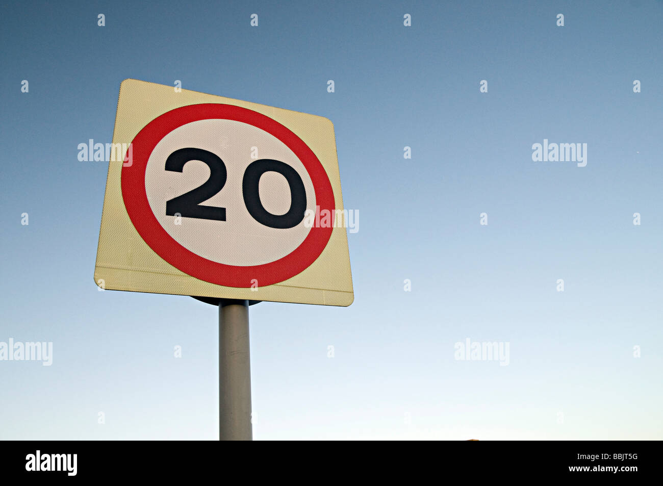 20 mile per hour road signs hi-res stock photography and images - Alamy