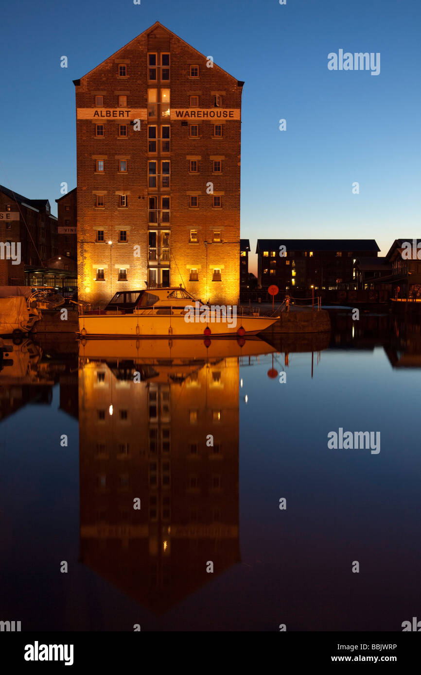 Albert Warehouse at night, Gloucester Docks, Gloucestershire, UK Stock ...