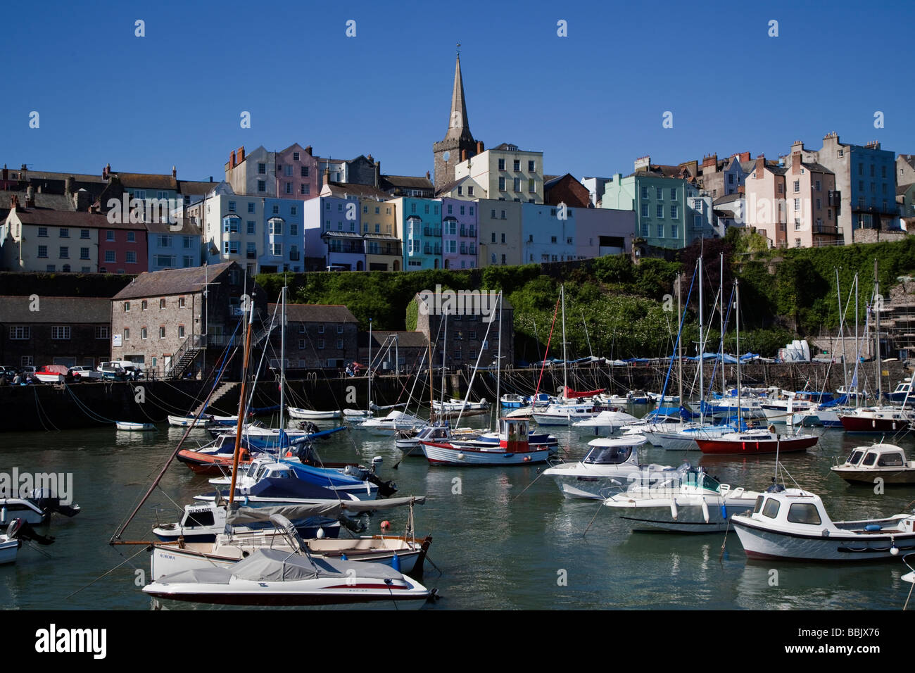 Tenby harbour boats hi-res stock photography and images - Alamy