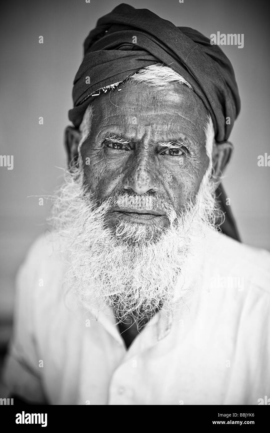 Portrait of a senior indian man wearing traditional clothing hi-res ...