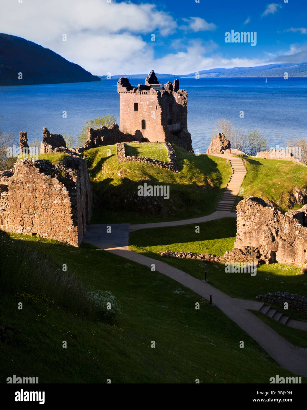 Urquhart castle hi-res stock photography and images - Alamy