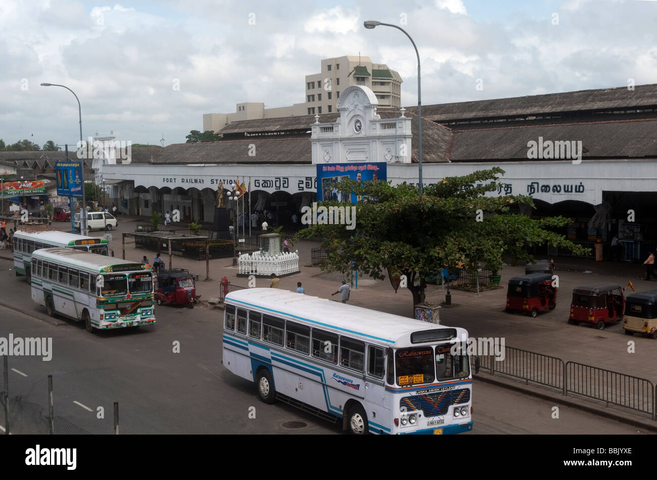 Colombo Fort station and buses Stock Photo - Alamy