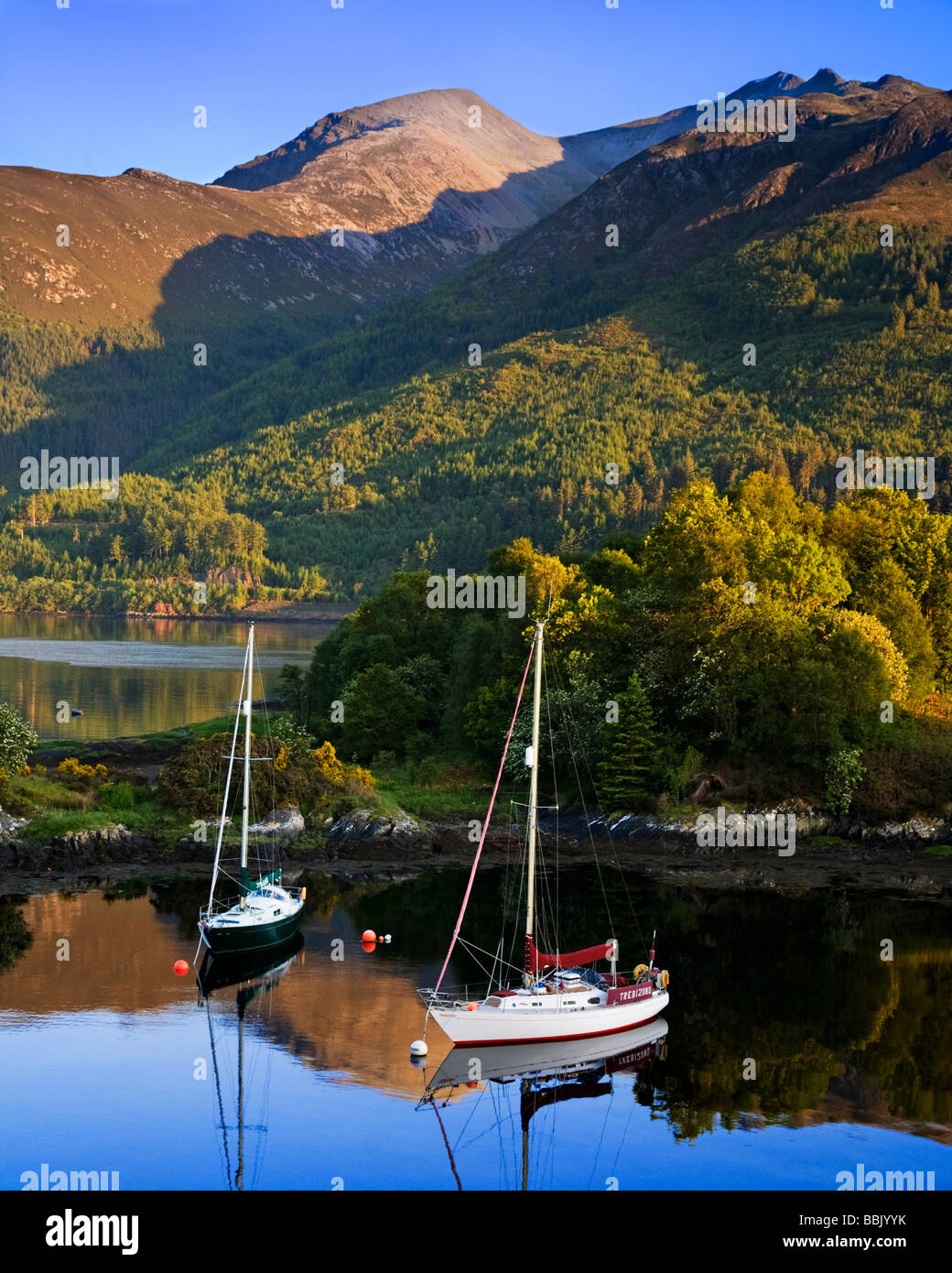 Loch leven yachts hi-res stock photography and images - Alamy