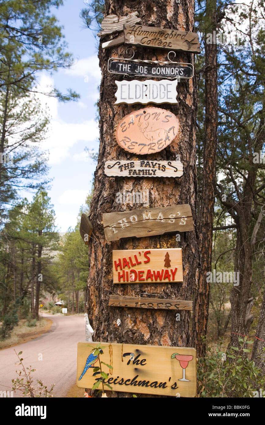 Camp signs hi-res stock photography and images - Alamy