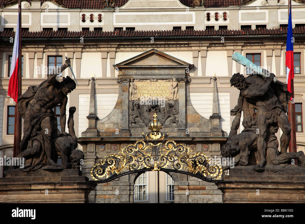 Castle main courtyard hi-res stock photography and images - Alamy