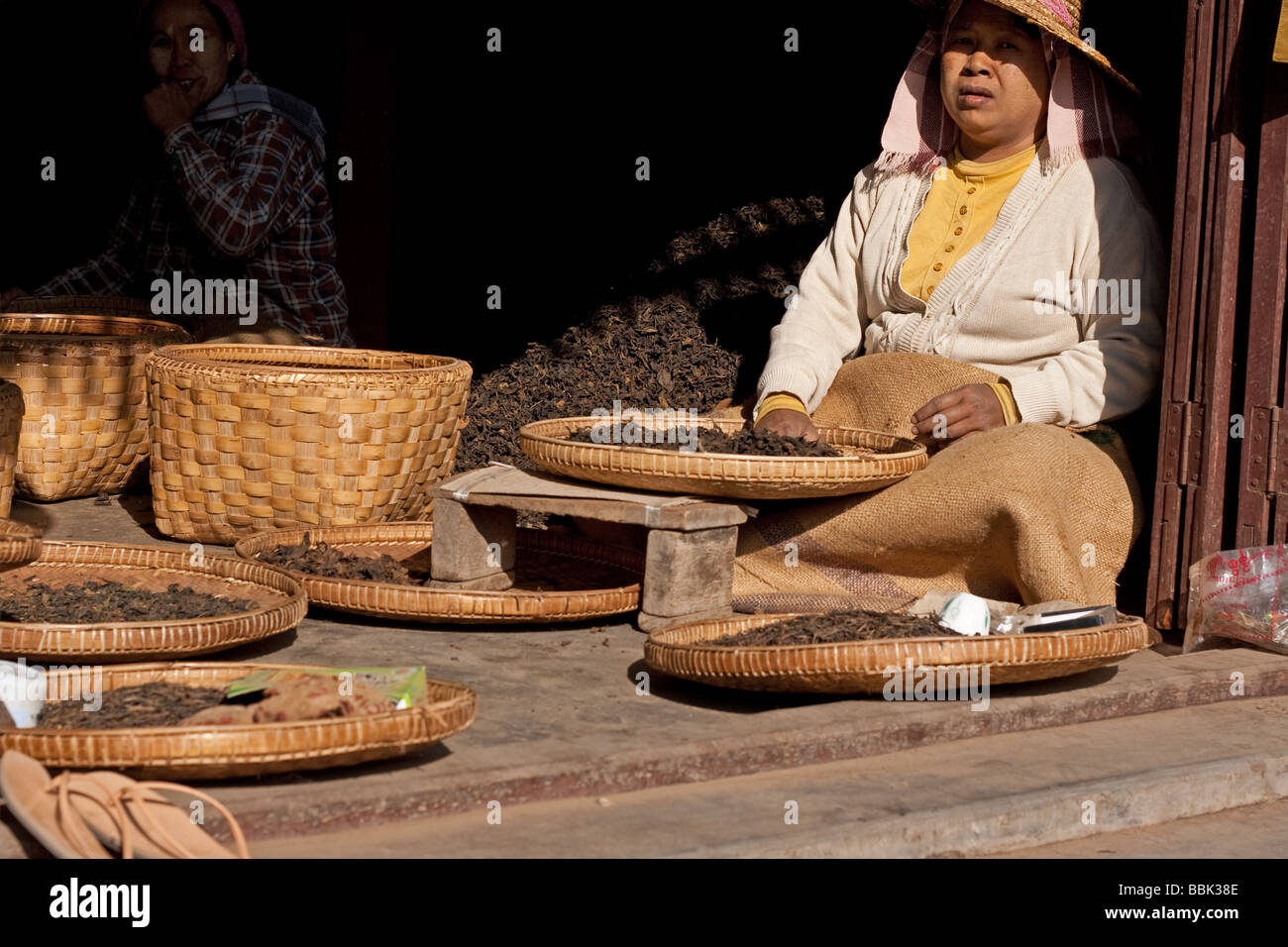 Sorting tea leaves hi-res stock photography and images - Alamy