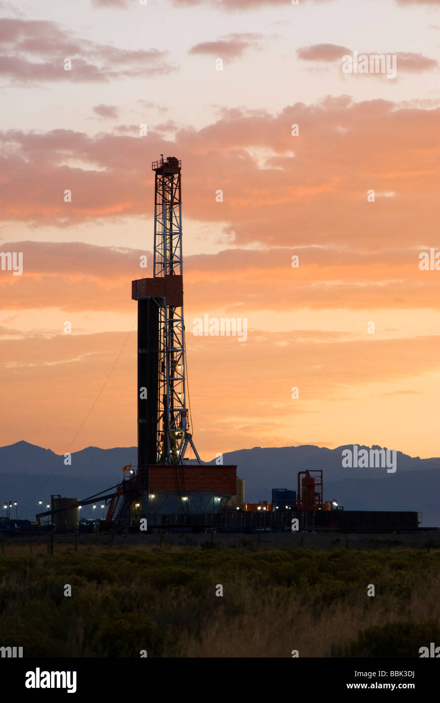 Drilling rig in wyoming hi-res stock photography and images - Alamy