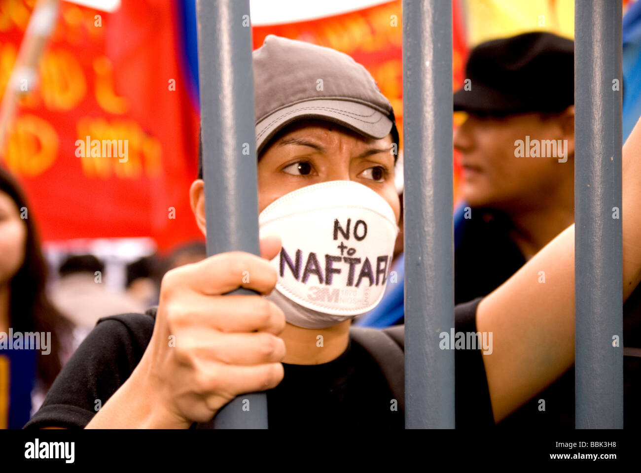 Hispanic ethnic immigrant immigrants hi-res stock photography and ...