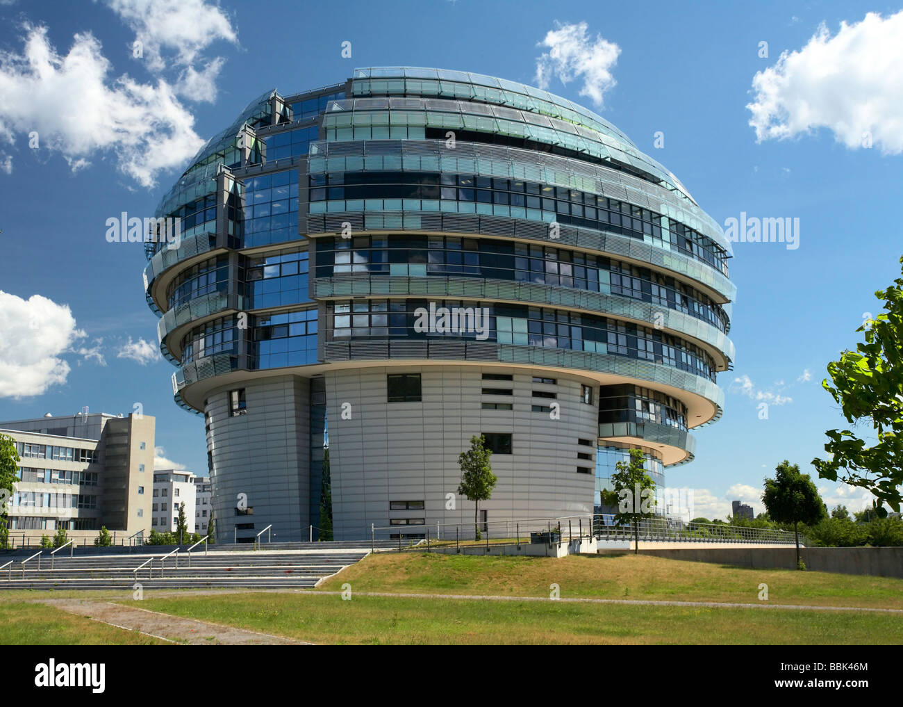 Neuroscience building hi-res stock photography and images - Alamy