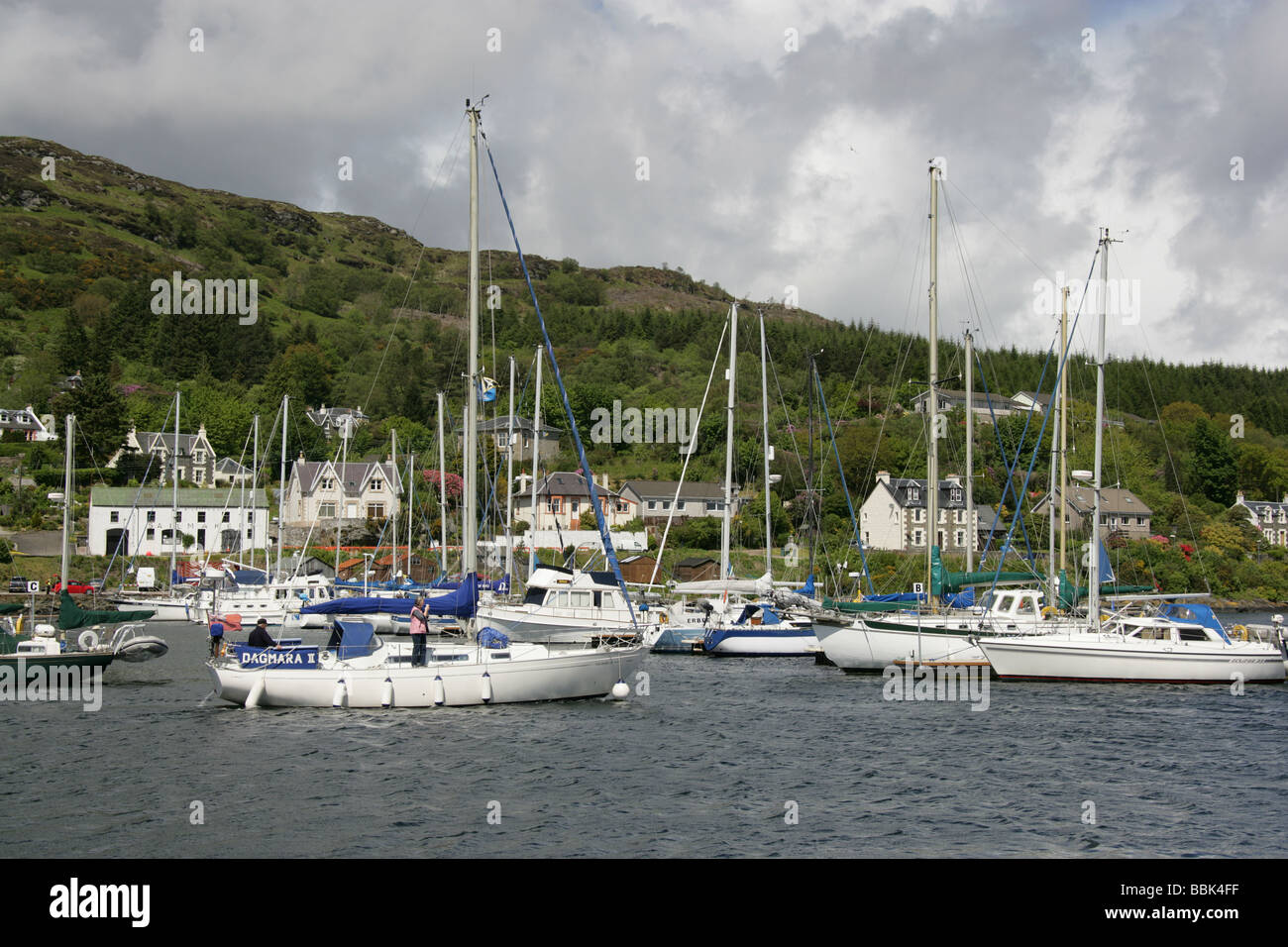Village of Tarbert, Loch Fyne Scotland. Leisure sail and power boats ...