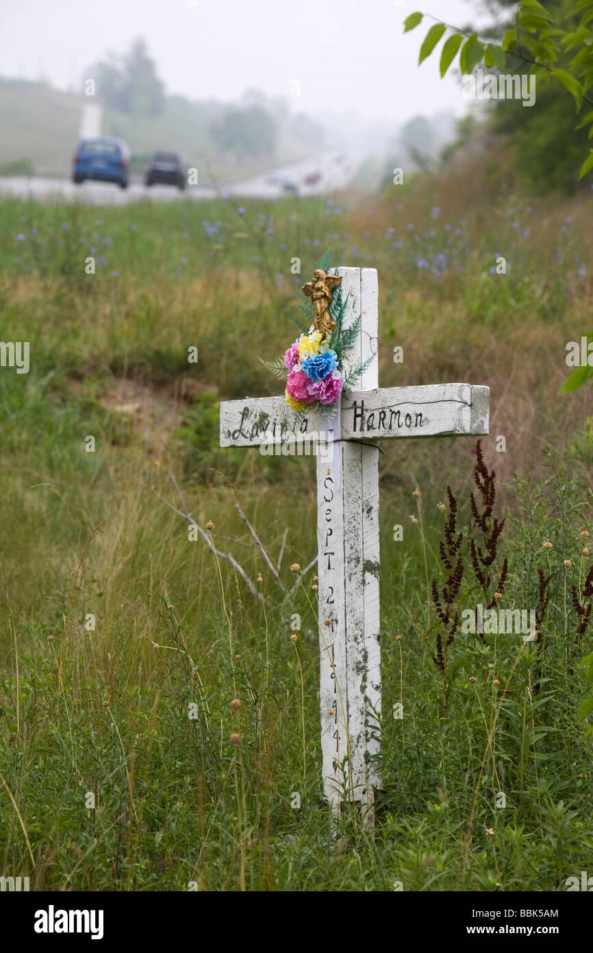 Roadside memorial hi-res stock photography and images - Alamy