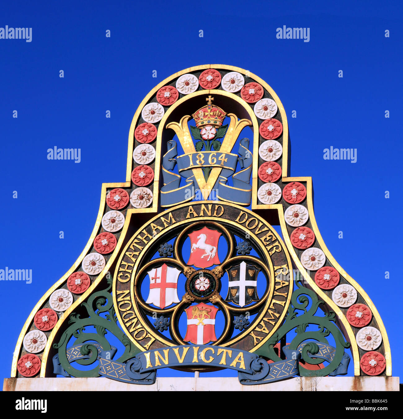 London chatham dover railway crest hi-res stock photography and images ...
