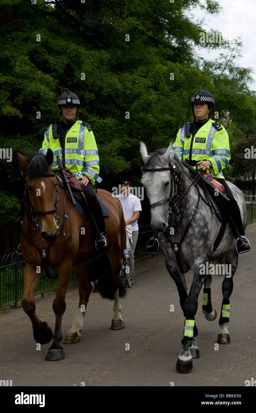 Female police officer riding horse hi-res stock photography and images ...