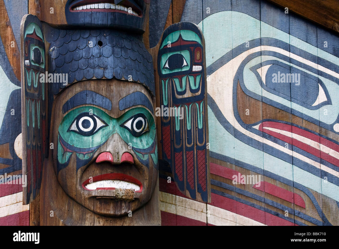 Wandering Raven House Entrance Pole pole 4 and the Clan house Totem ...