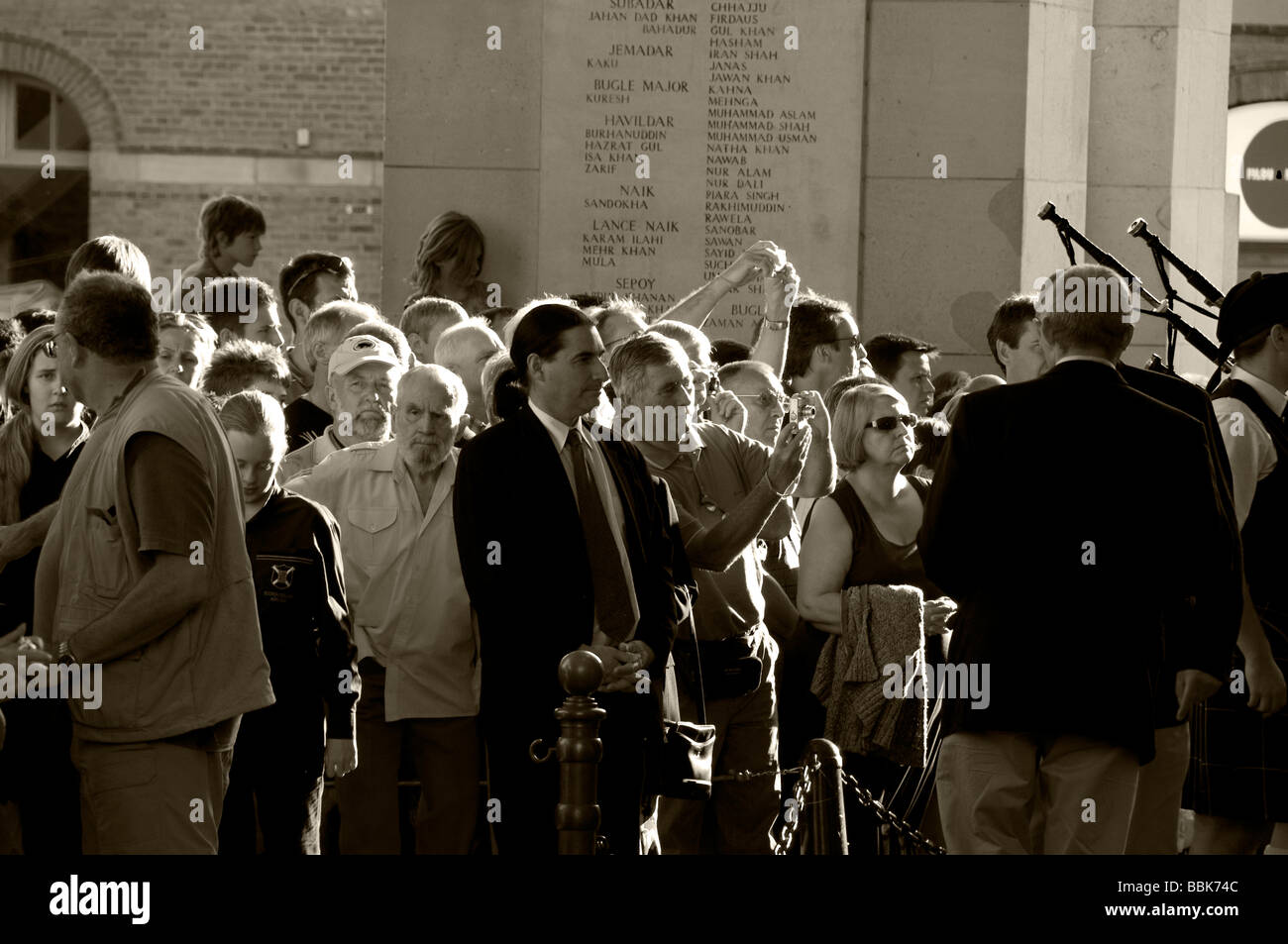 People paying respects hi-res stock photography and images - Alamy