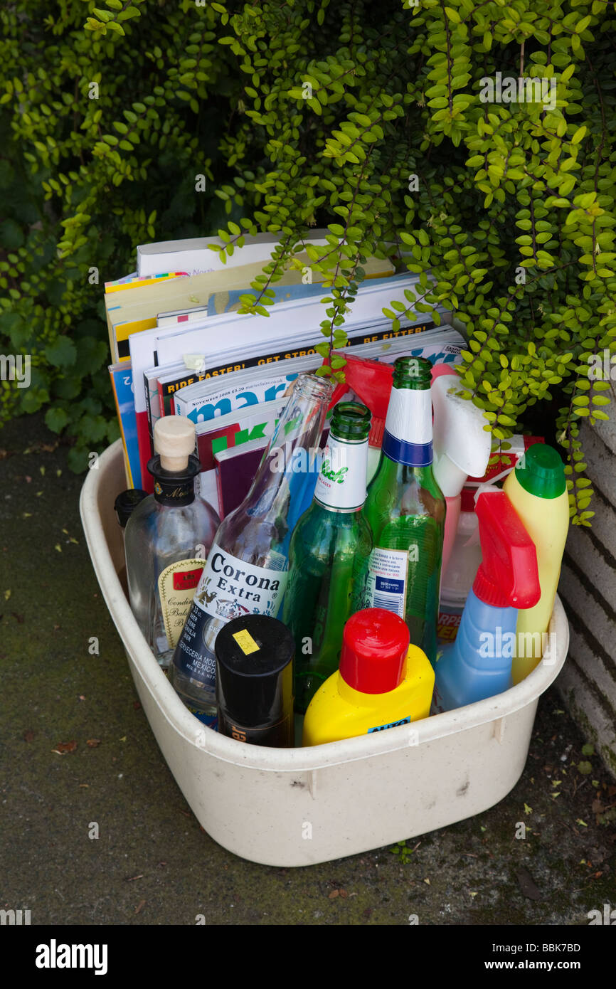 White plastic box with bottles and paper for recycling Stock Photo - Alamy