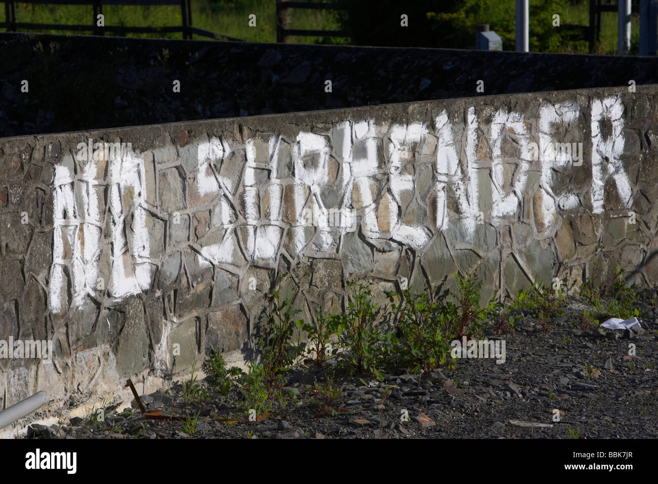 ulster loyalist no surrender graffiti painted onto a wall in a unionist ...