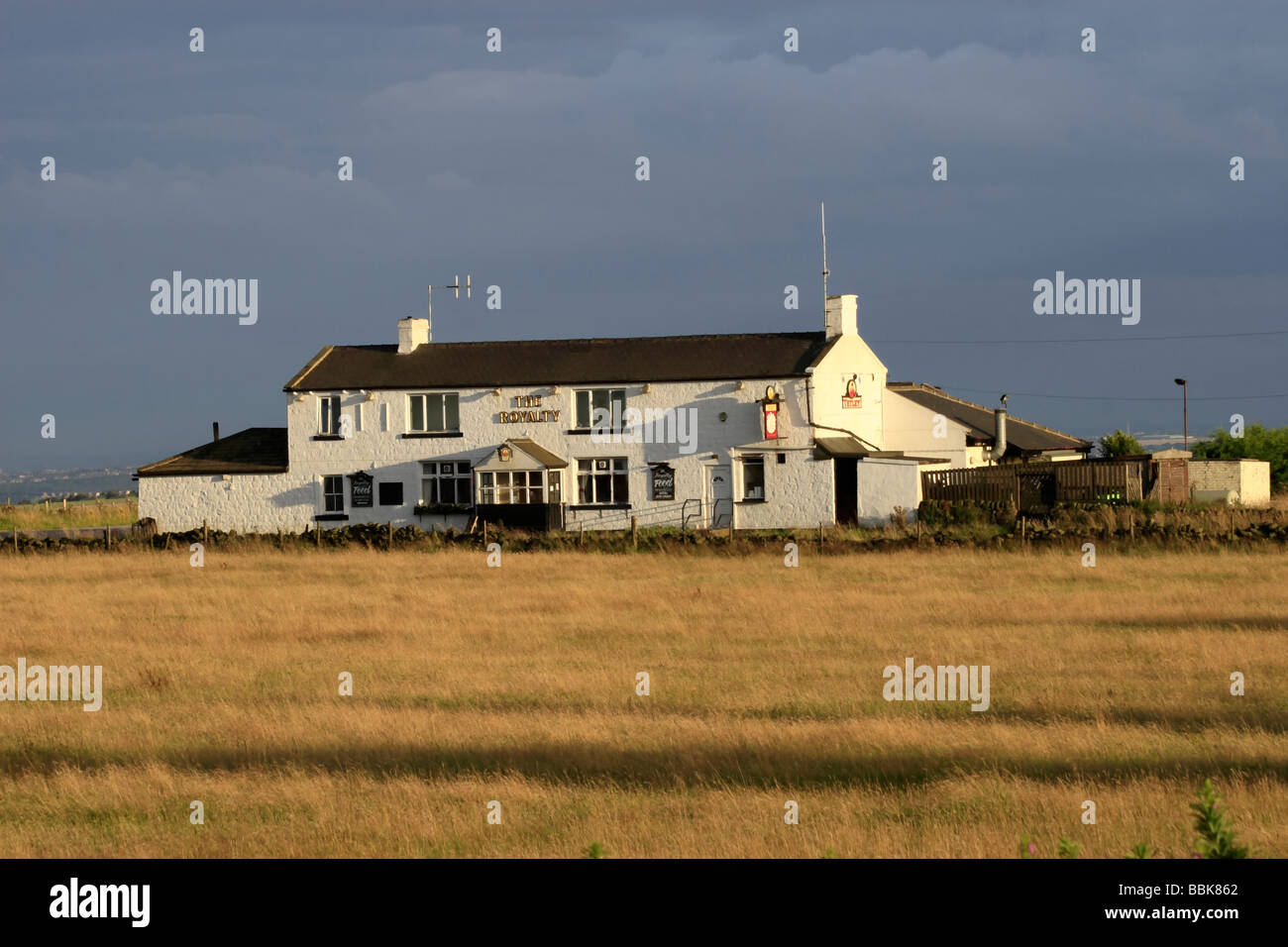 Rural country pub hi-res stock photography and images - Alamy