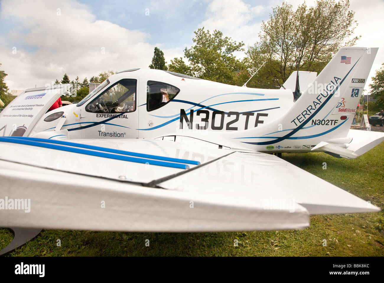 Flying car hi-res stock photography and images - Alamy