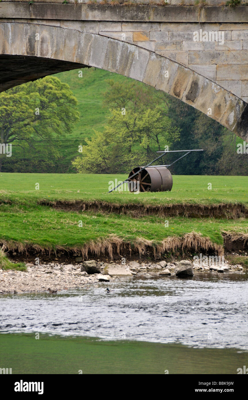 Bridge over the River Wharfe in Burnsall, North Yorkshire Dales ...