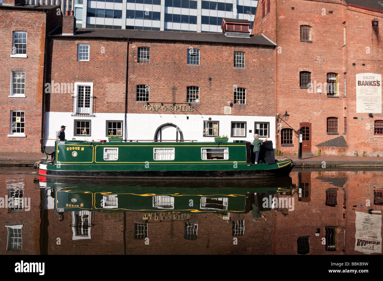 Birmingham canal barge hi-res stock photography and images - Alamy