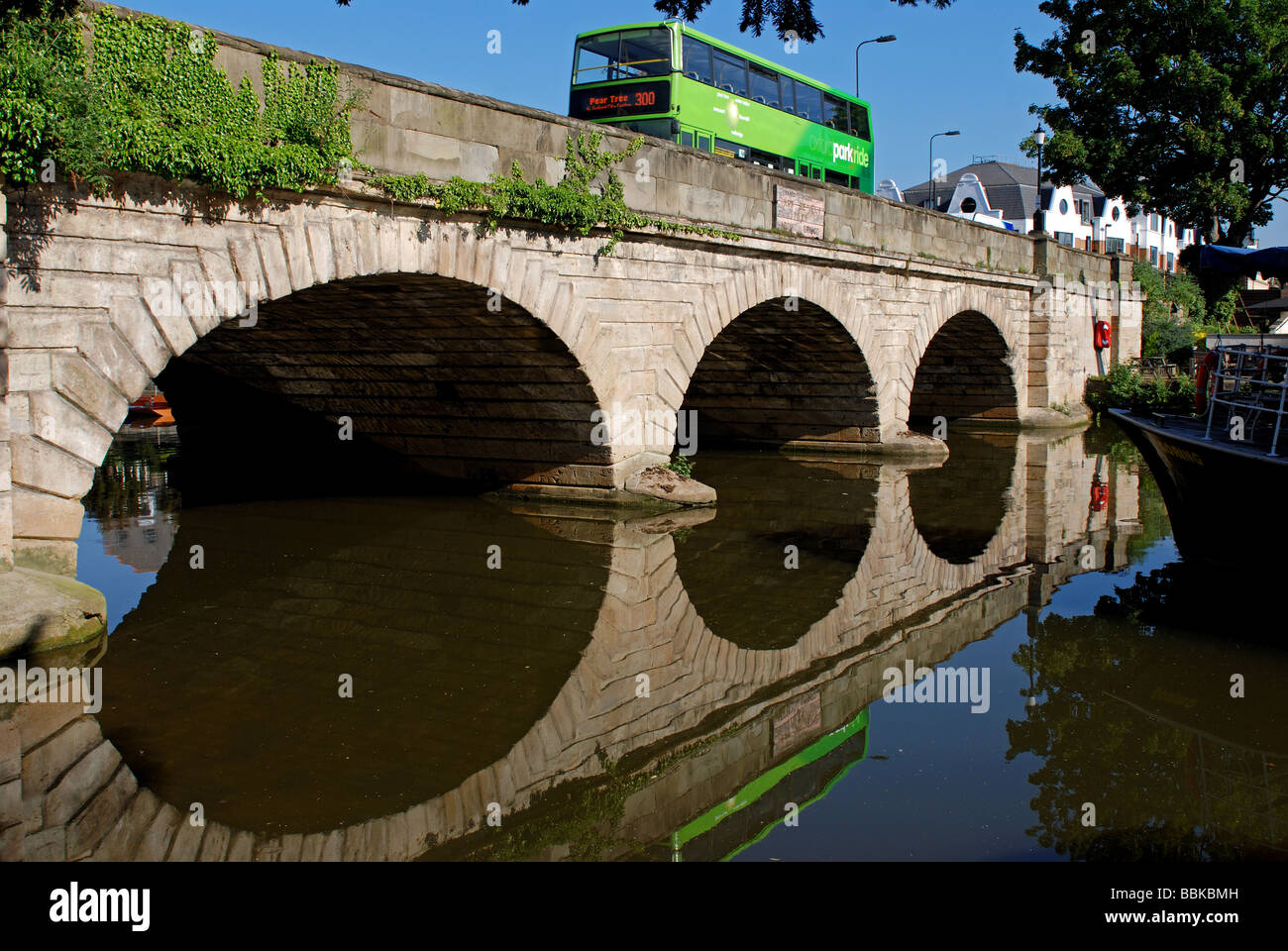 Park and Ride bus crossing Folly Bridge, Oxford, Oxfordshire, England ...