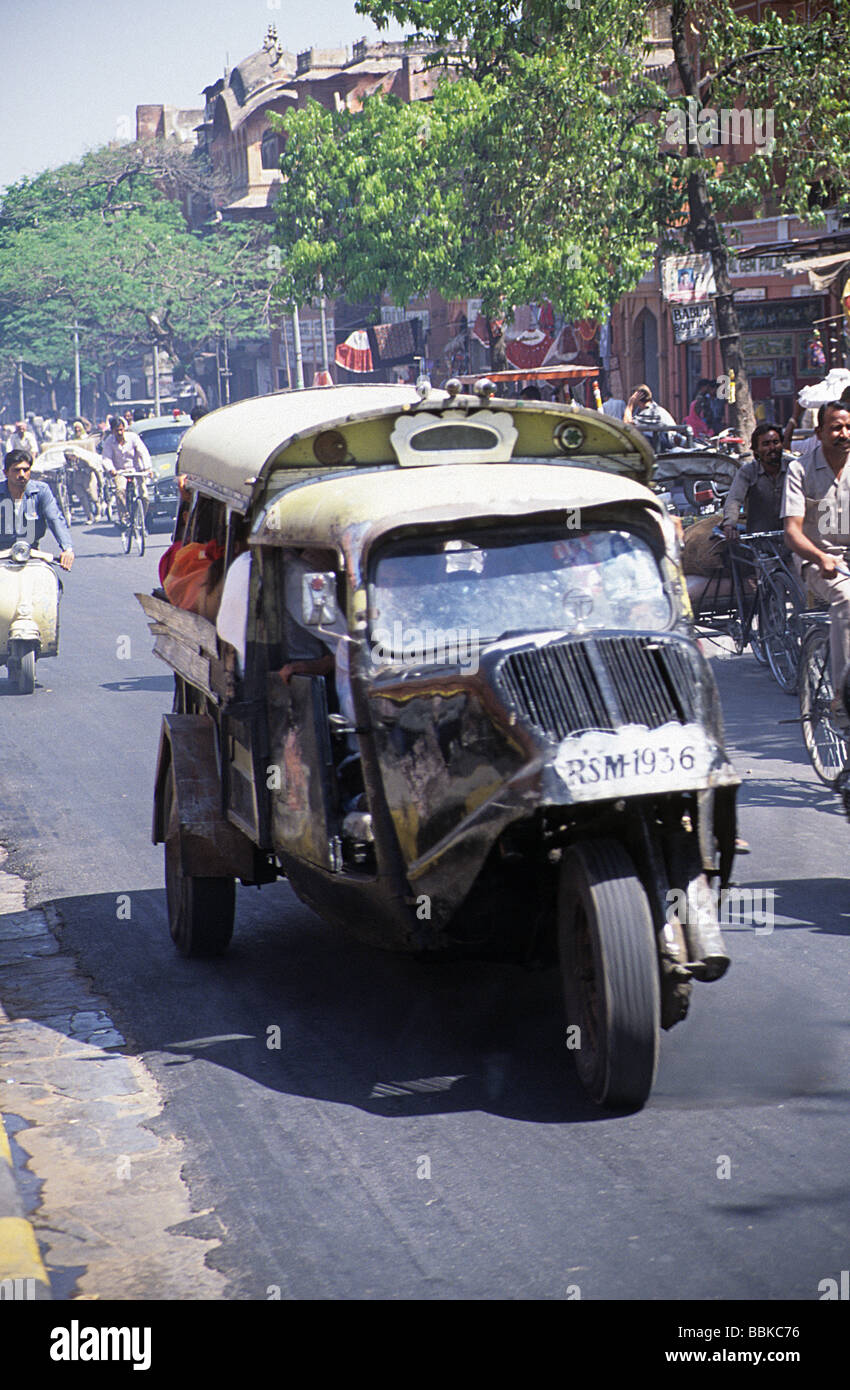 Jaipur, Rajasthan, India. Tempo, part bus part Taxi, vehicle based on ...