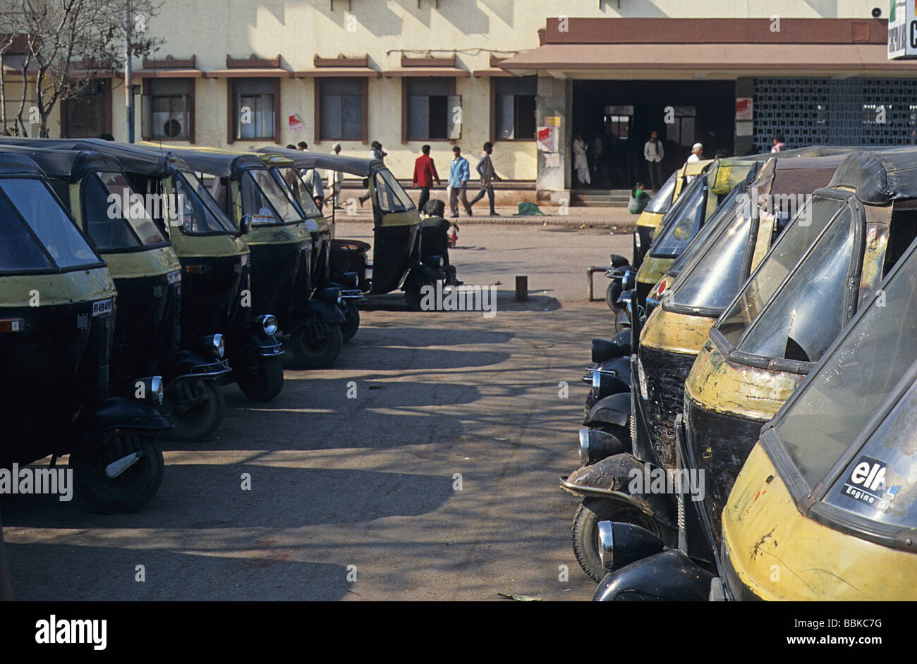 Taxis three wheel chassis hi-res stock photography and images - Alamy