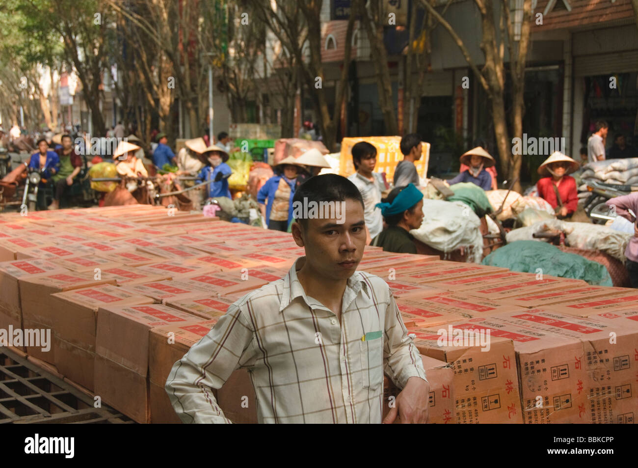 Vietnamese workers transporting goods at the border crossing in Hekou ...